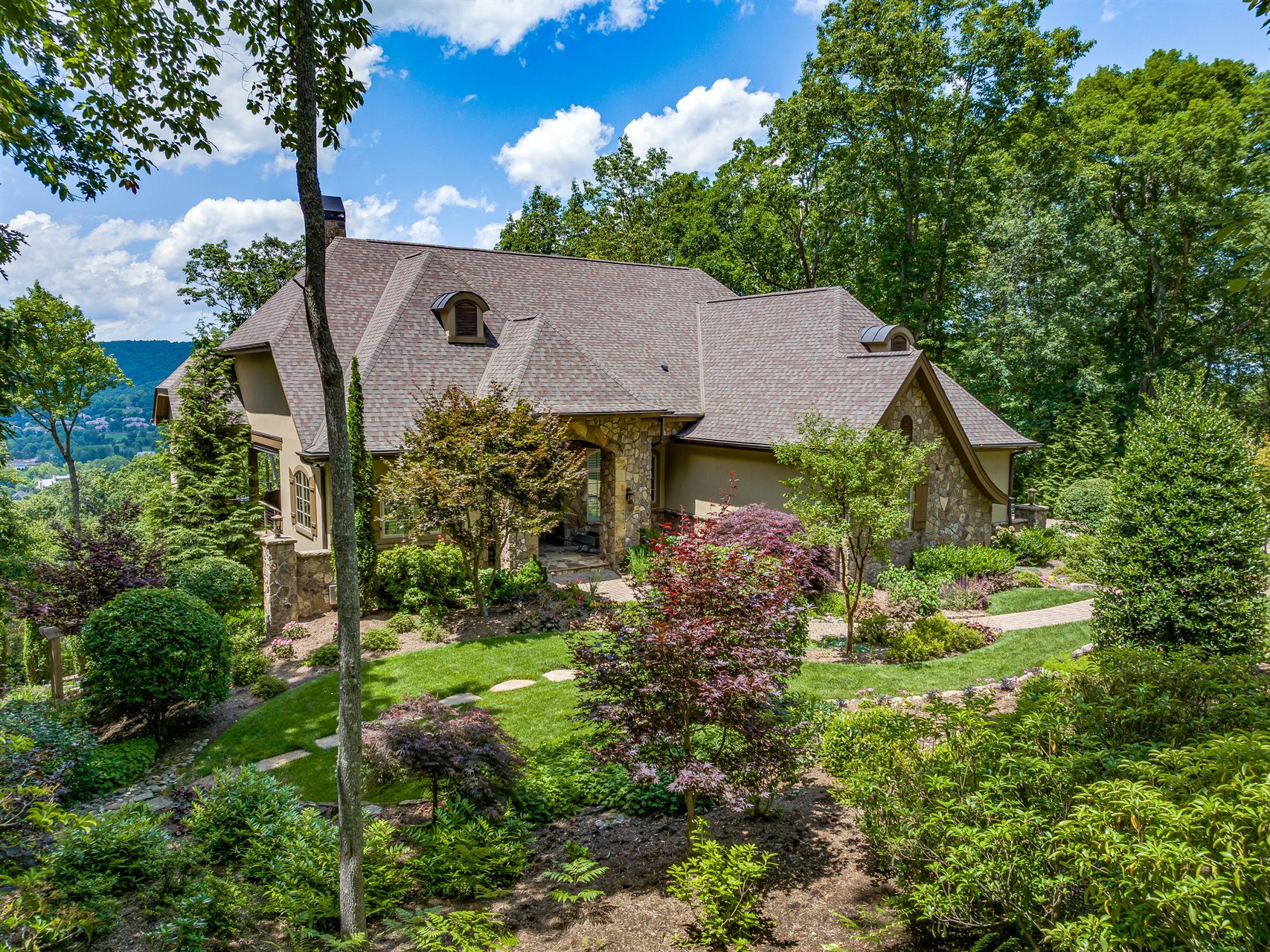 273 Secluded Hills Lane, Arden, NC 28704, MLS #4002907 - Howard Hanna ...
